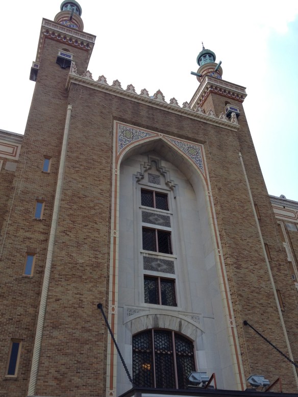 When Elvis and Sinatra Played At The Mosque | Islamicana